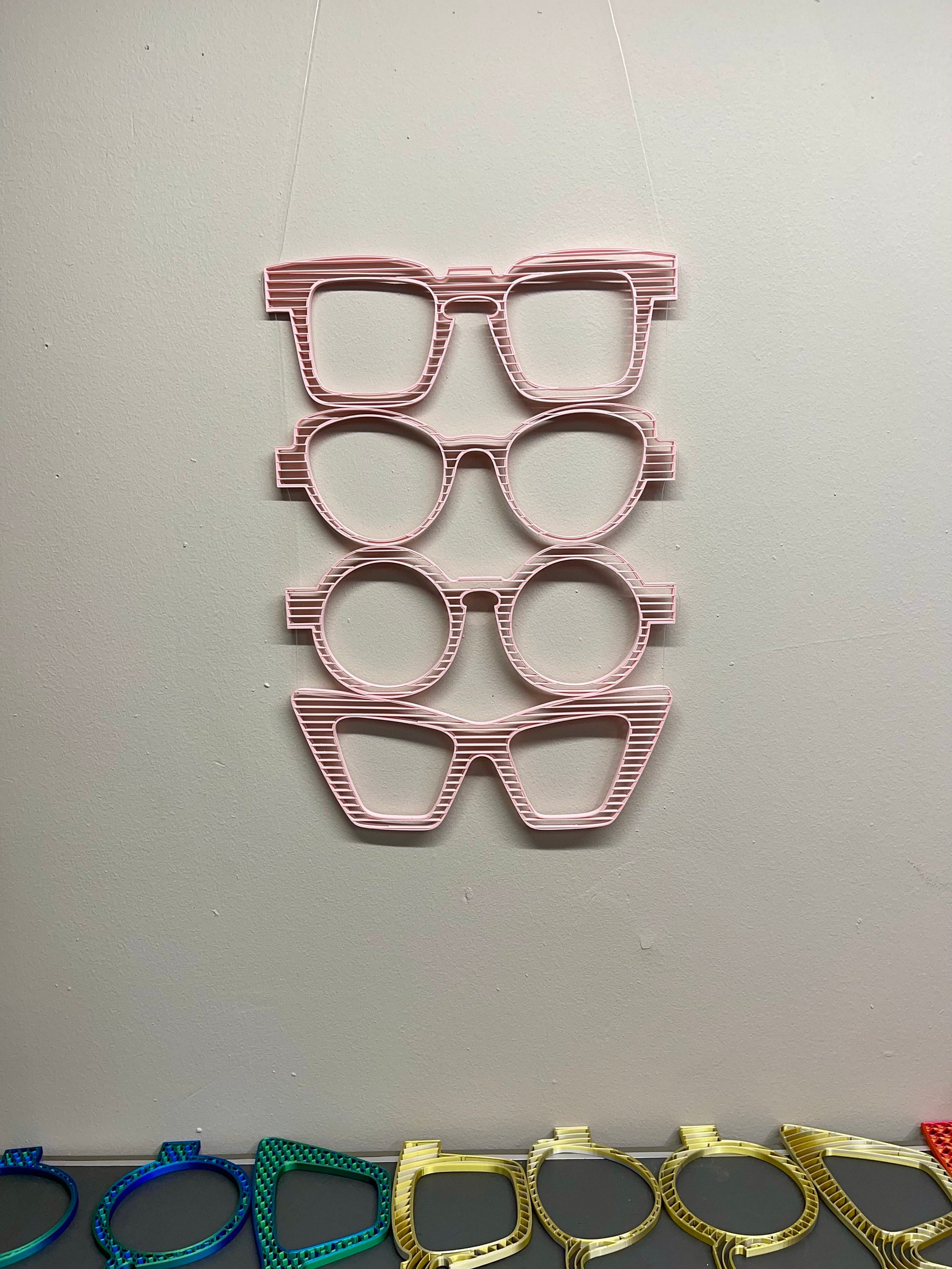 Adjustable Hanging Striped Glasses Wall Art, Pink, 3d Printed, Home ...