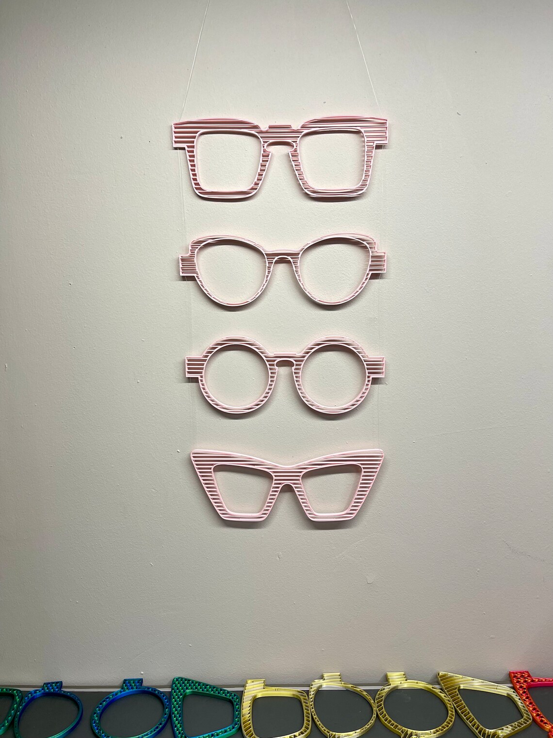Adjustable Hanging Striped Glasses Wall Art, Pink, 3d Printed, Home ...