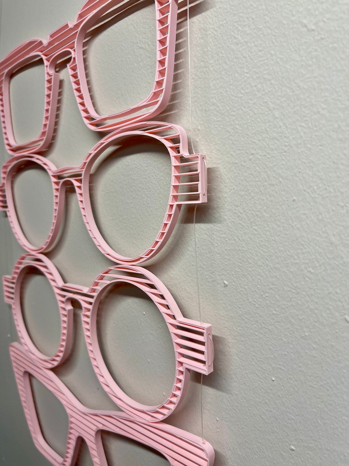 Adjustable Hanging Striped Glasses Wall Art, Pink, 3d Printed, Home ...