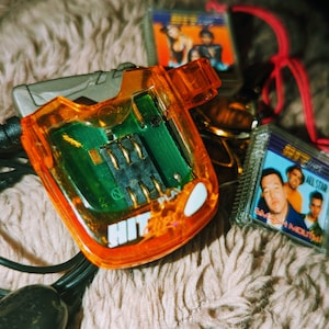 Hit Clips Y2k Nostalgia Music Player RARE 2001 Hasbro Includes 2 Mini ...