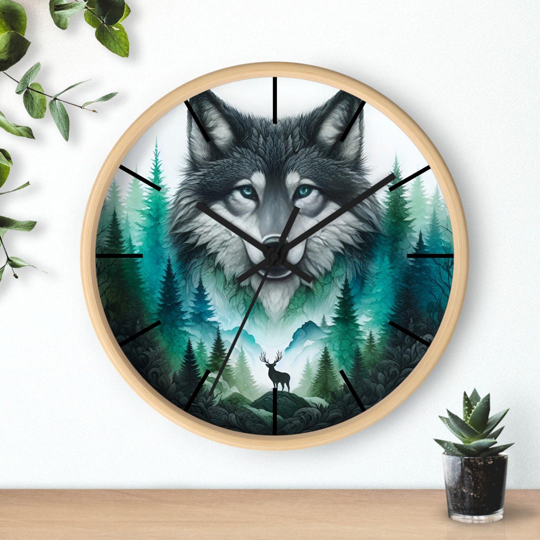 Majestic Grey Wolf Wall Clock,wolf on the Hunt,wild Wall Clock ...