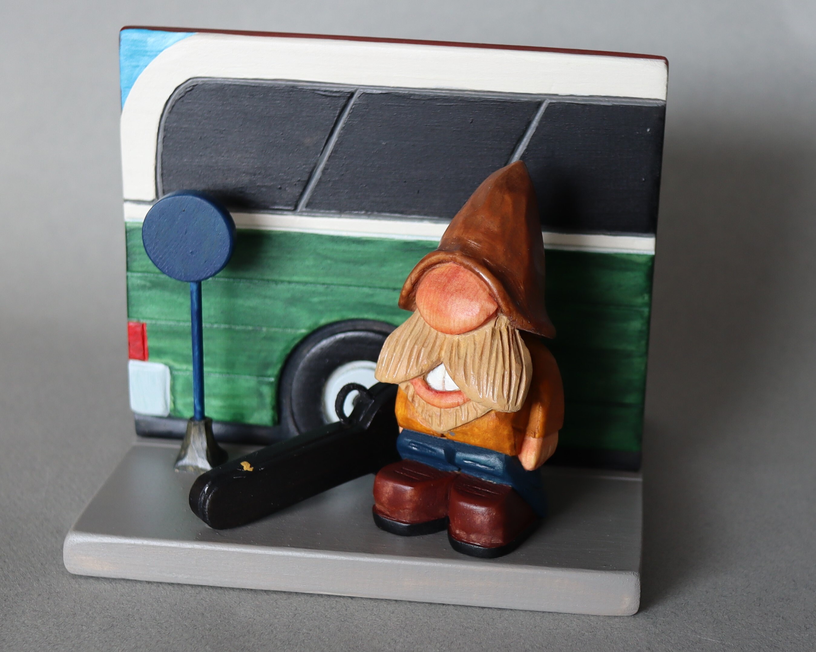Arrival/departure, 2-view Bus Stop Gnome-style Banjo Players Scene ...