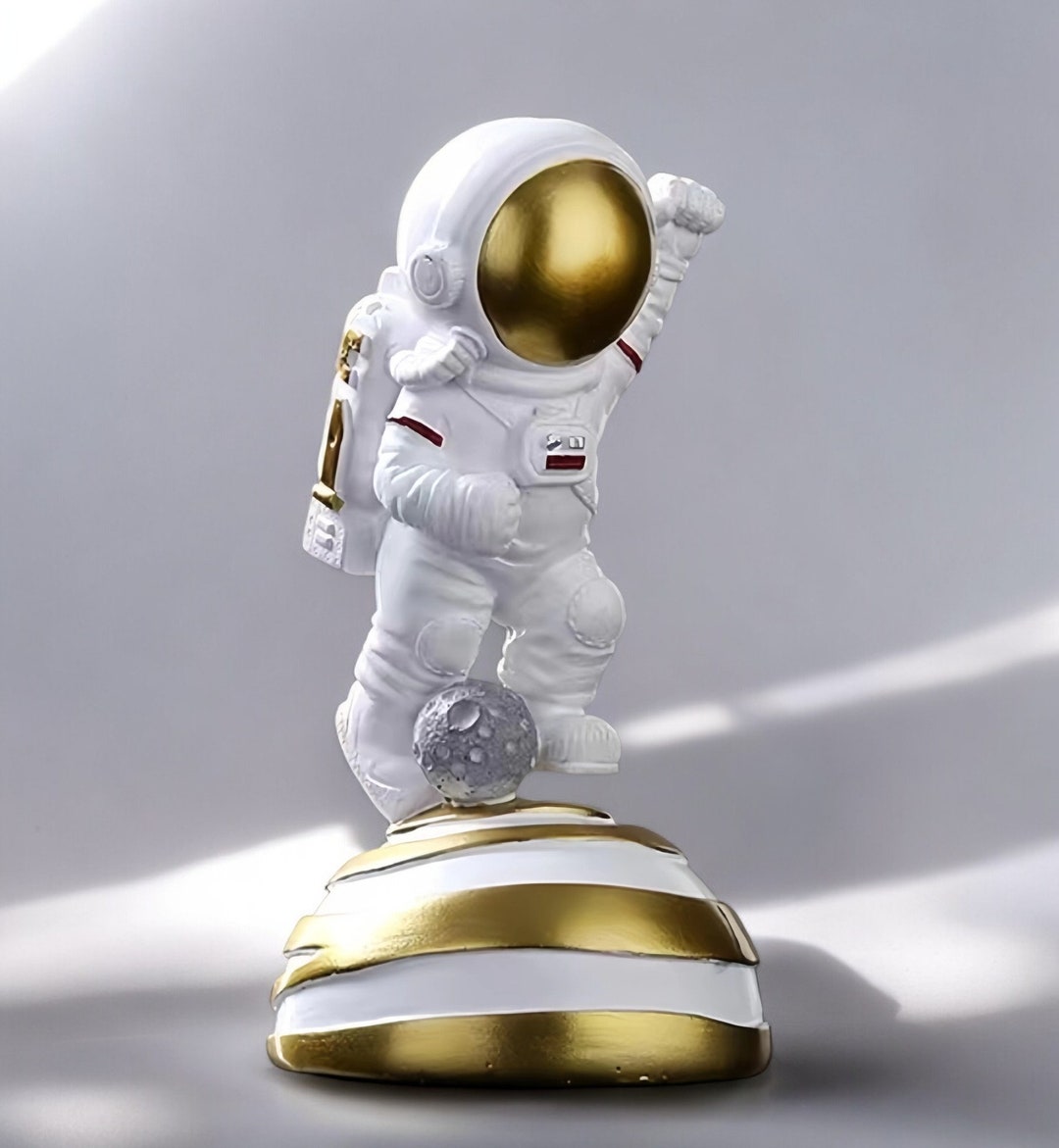 Unique Astronaut Figurine, 2024 Modern Figurine Decor, Desktop Figurine ...