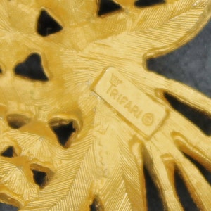 Vintage Crown Trifari Rhinestones & Leaves Brooch - Etsy