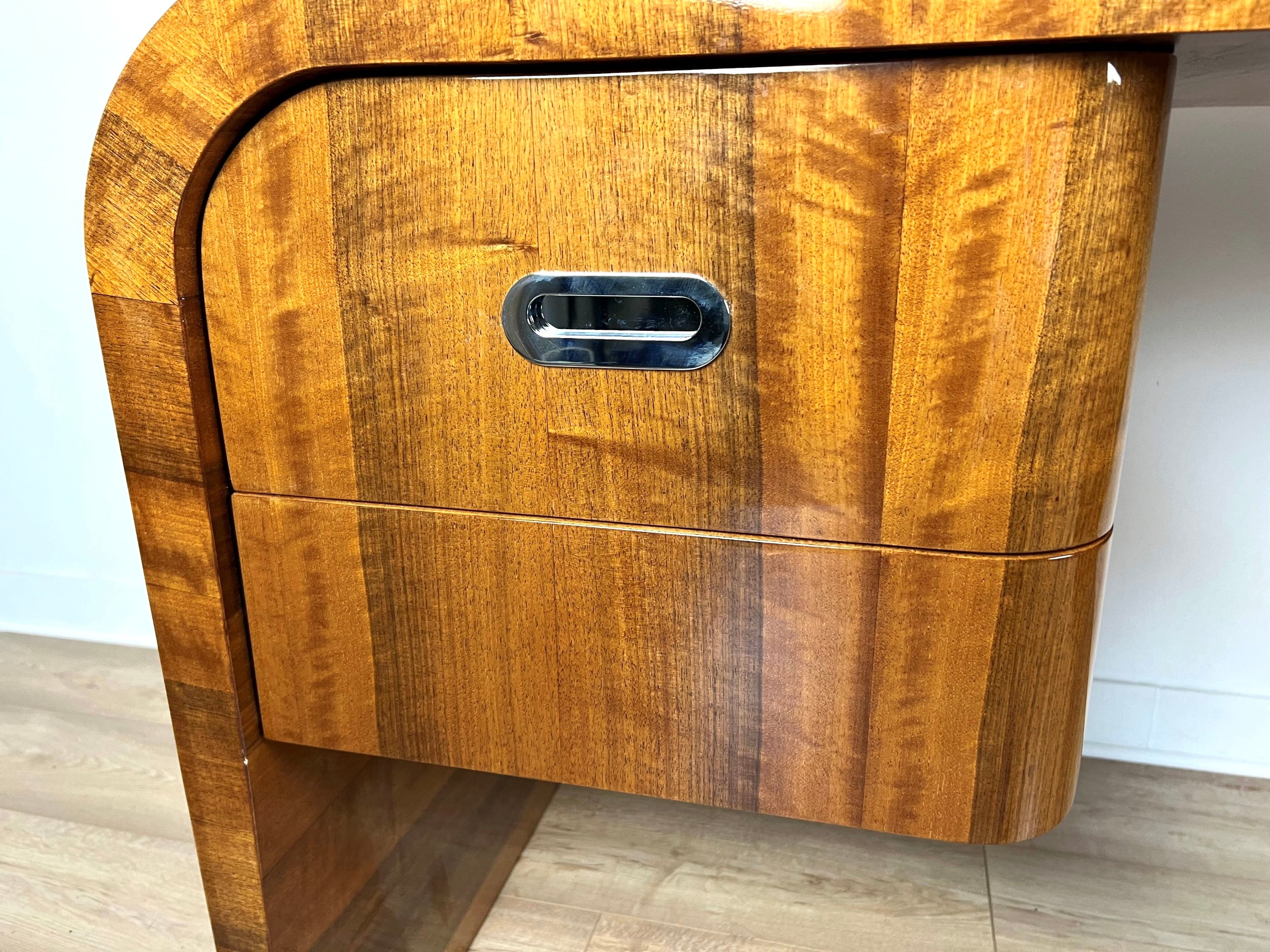 Modern Art Deco Desk. Style: Streamline Moderne - Possibility to ...