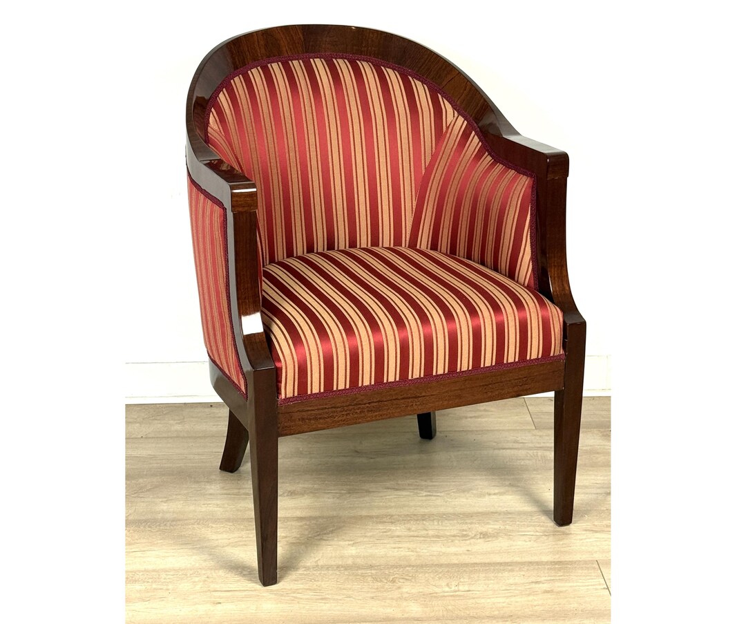 Elegant Classic-style Armchair for the Living Room, Veneered in Walnut ...