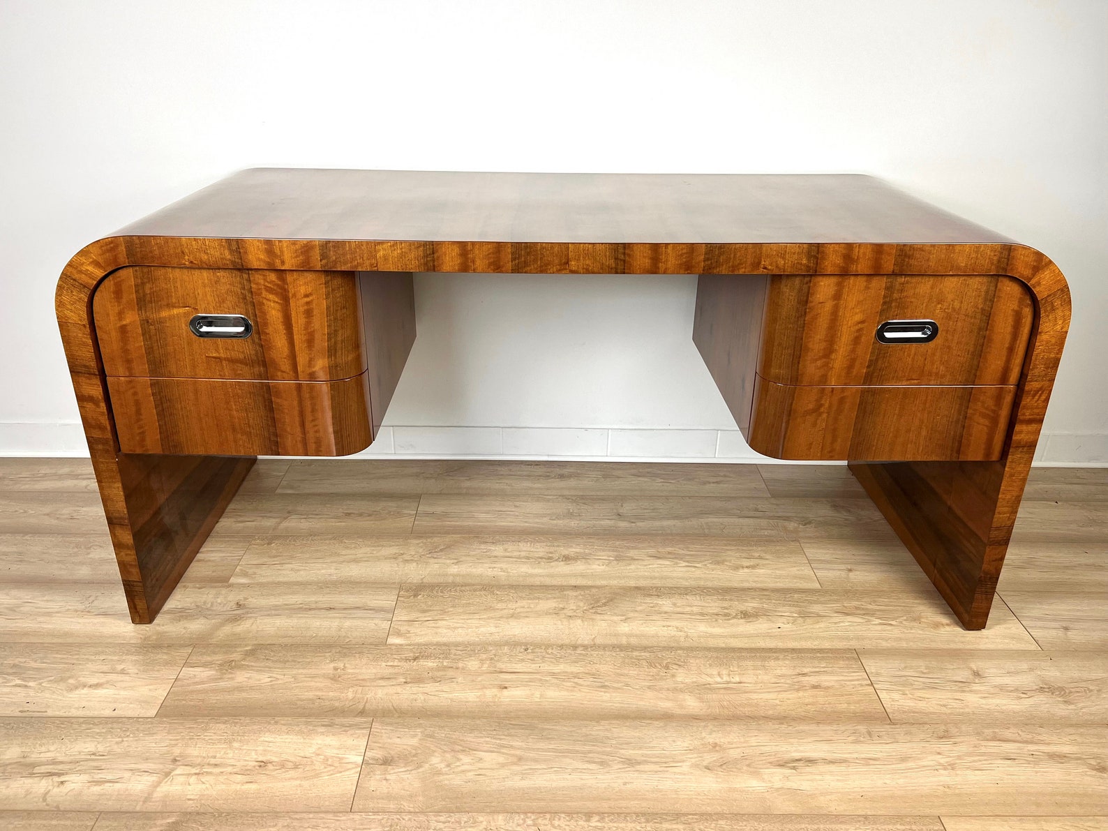 Modern Art Deco Desk. Style: Streamline Moderne - Possibility to ...