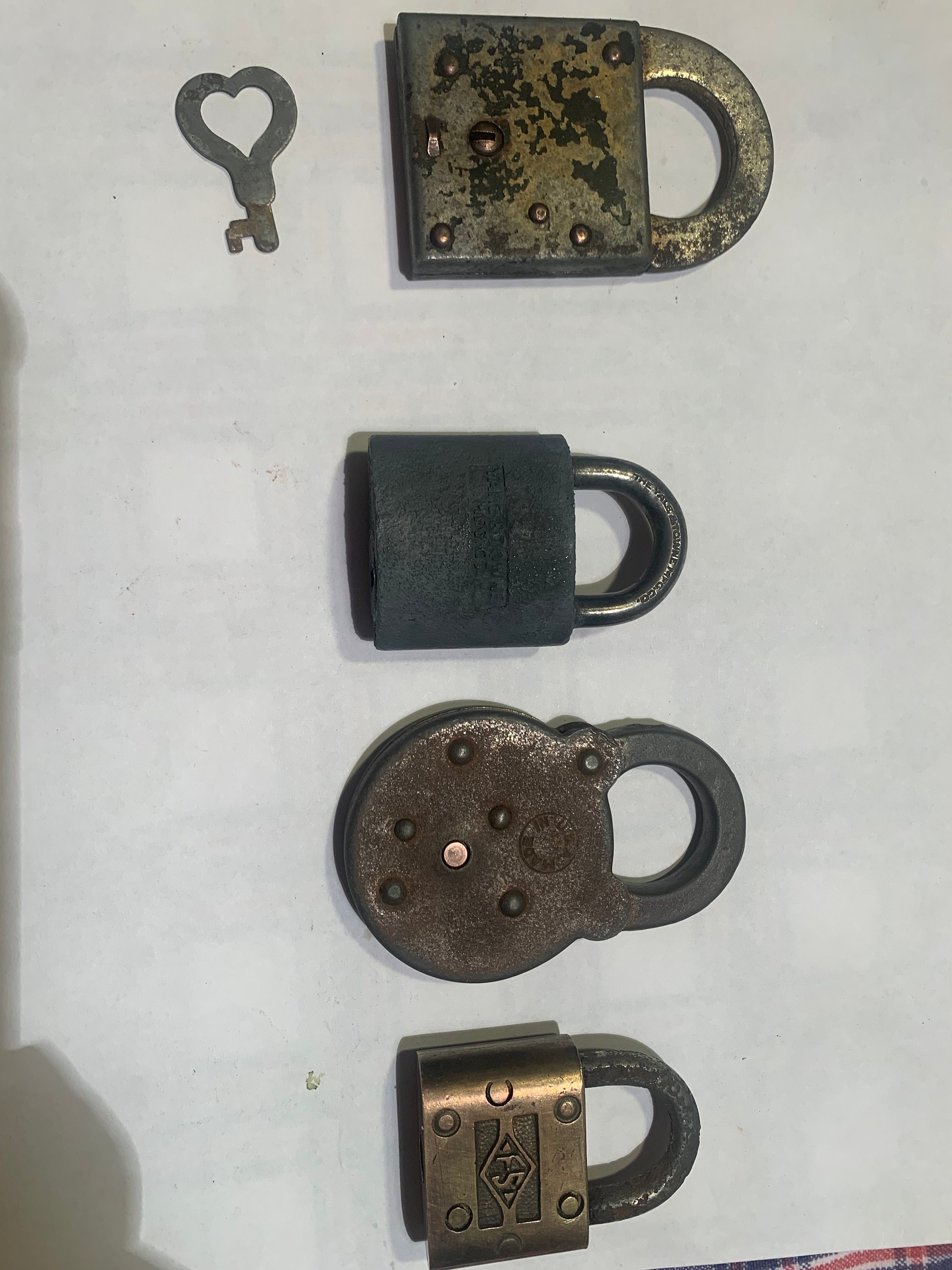 Vintage Padlocks, Antique Style Iron Heart Lock and Keys Old Iron Heart ...