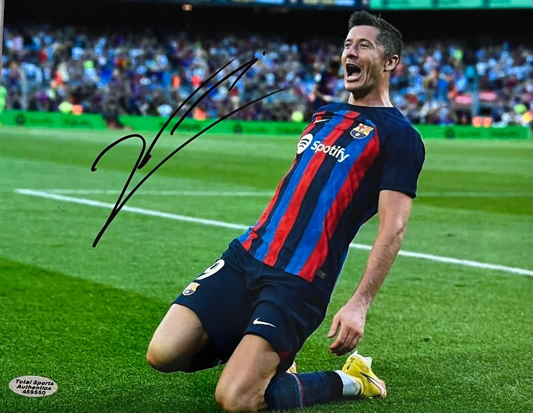 Robert Lewandowski FC Barcelona Signed Photo With COA - Etsy