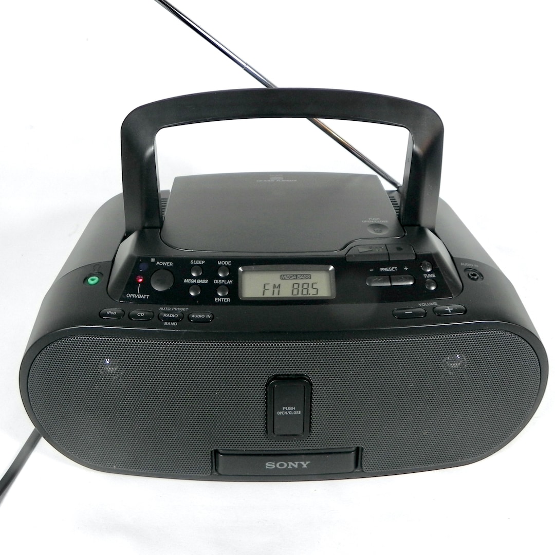 Sony ZS-S2IP Compact Disc Player AM-FM Radio 30 Pin Ipod Dock Excellent ...