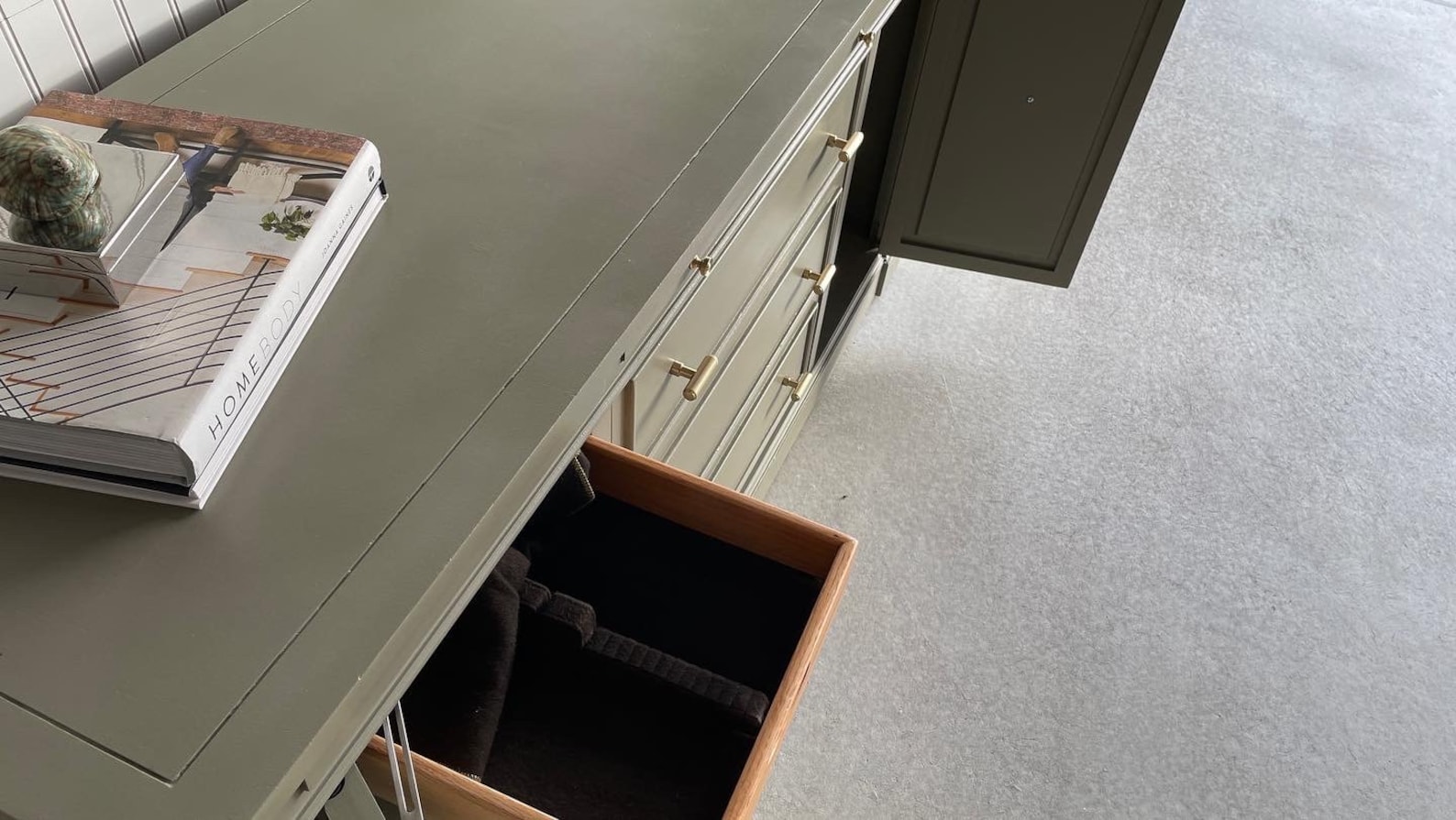 SOLD*** Drexel Buffet/console Table 3 Drawers With Pullout Serving Tray ...