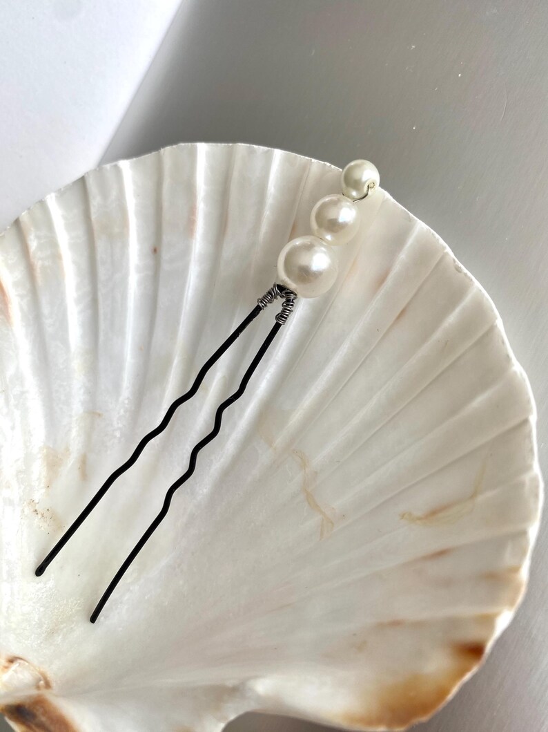 Minimalist Bridal Hair Pin With Pearls, Small Pearls Pin, Little Hair ...