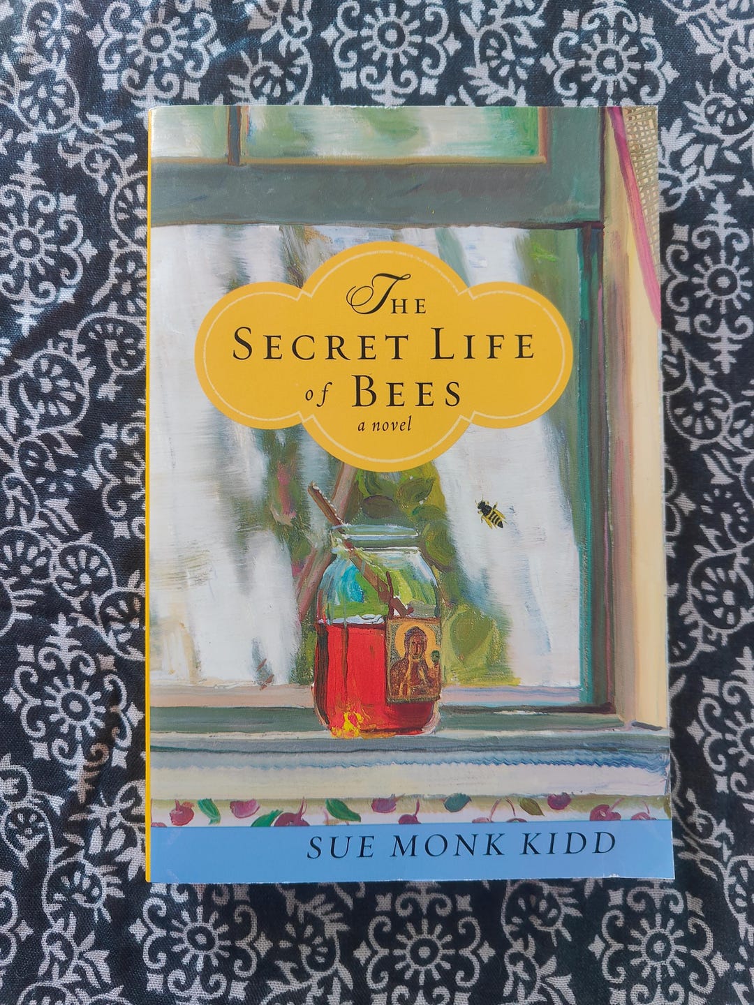 The Secret Life of Bees - by Sue Monk Kidd - Penguin, 2002 - Paperback ...