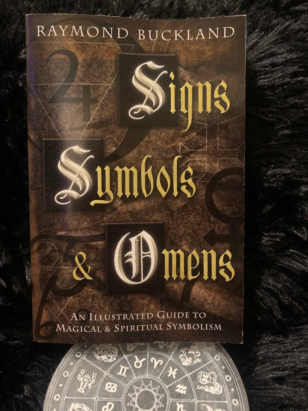 Signs, Symbols & Omens: an Illustrated Guide to Magical and Spiritual ...
