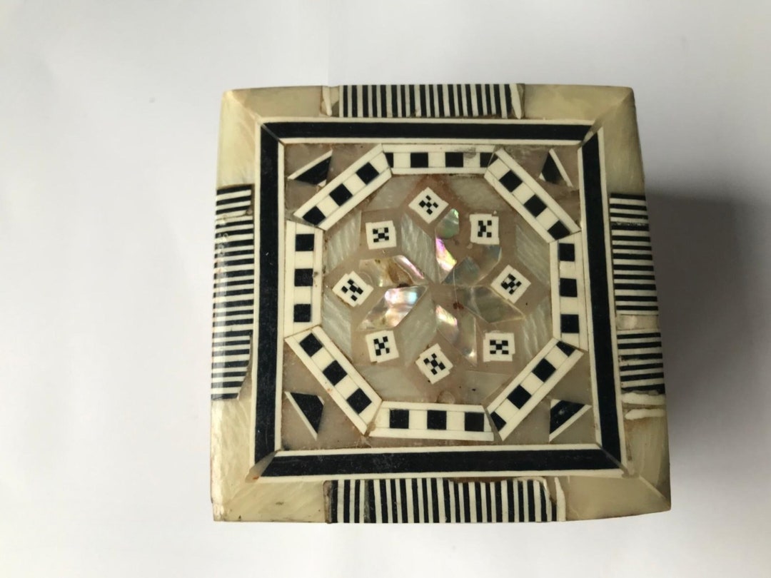 Hexagonal Medallion Lid of Pearl, Bone & Wood Marquetry Mosaic ...