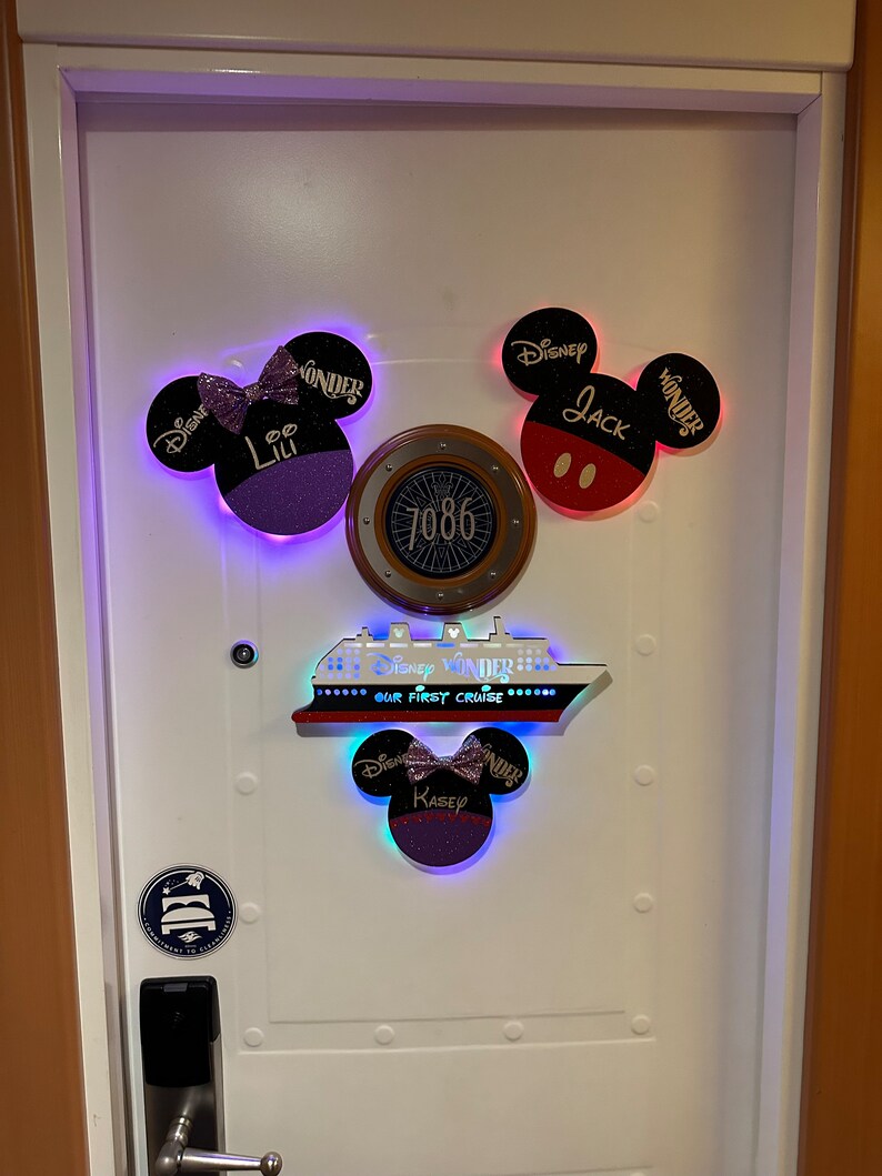 Fully Customized Wooden Light up Mickey and Minnie Head Magnets Disney ...