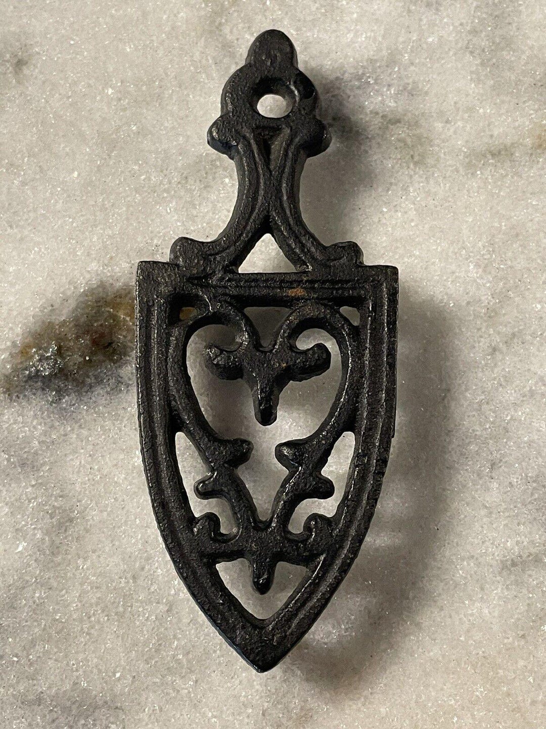 Vintage Cast Iron Footed Kitchen Trivet Rest Ornate Sad Iron Holder ...