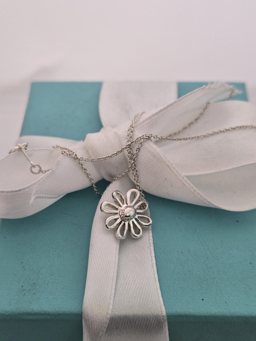 Tiffany & Co. Authentic Palmoa Picasso Daisy Flower 16 Pendant Necklace ...