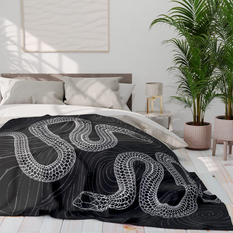 Snakes Arctic Fleece Blanket, Black White Reptile Serpent, Home Bedroom ...