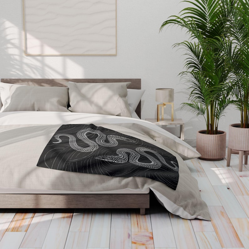 Snakes Arctic Fleece Blanket, Black White Reptile Serpent, Home Bedroom ...