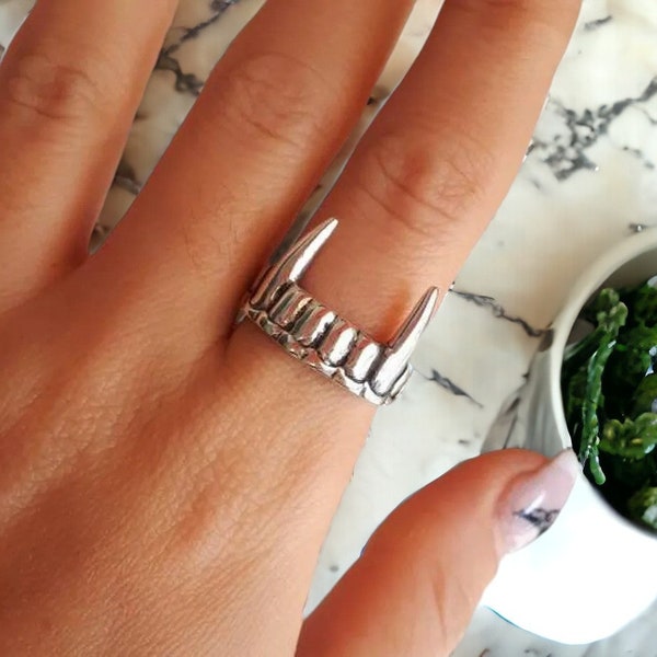Vampire Ring - Etsy