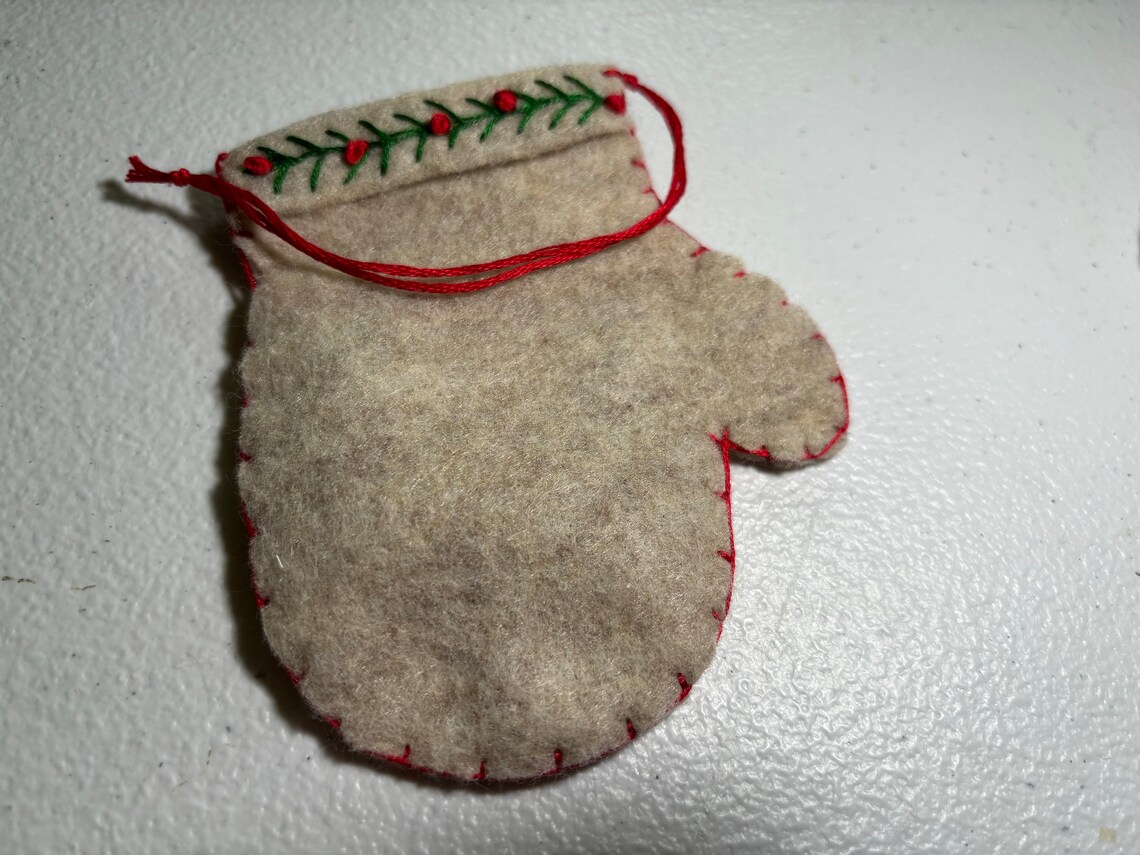 Christmas Wreath Felt Mitten Ornament. Hand Embroidered. Dual Purpose ...