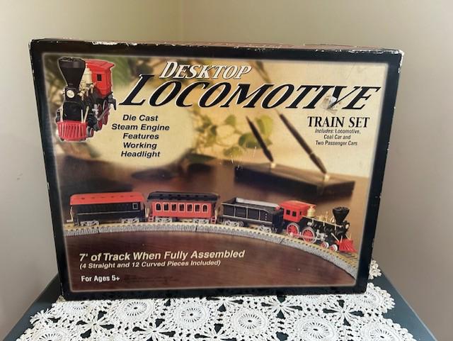 Vintage DESKTOP LOCOMOTIVE Train Set-feldstein & Assoc. Complete ...