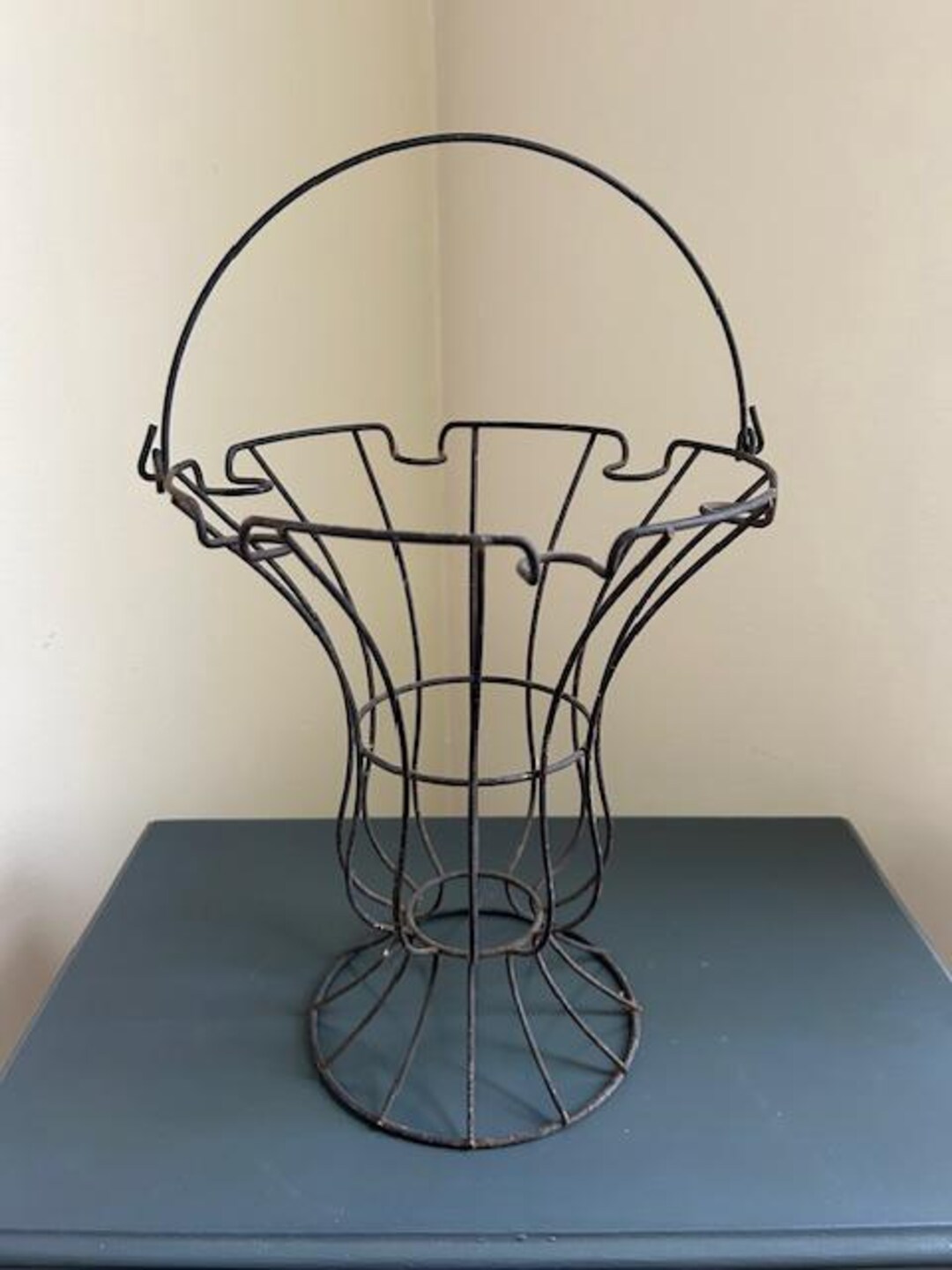 Vintage WIRE FLOWER BASKET, Pedestal Basket for Farmhouse or Cabin ...