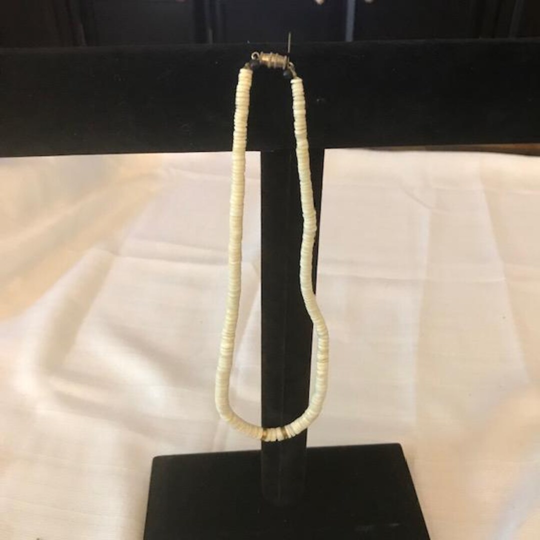 Hawaiian Pooka Shell Necklace Beautiful White Pooka Shells With Two ...