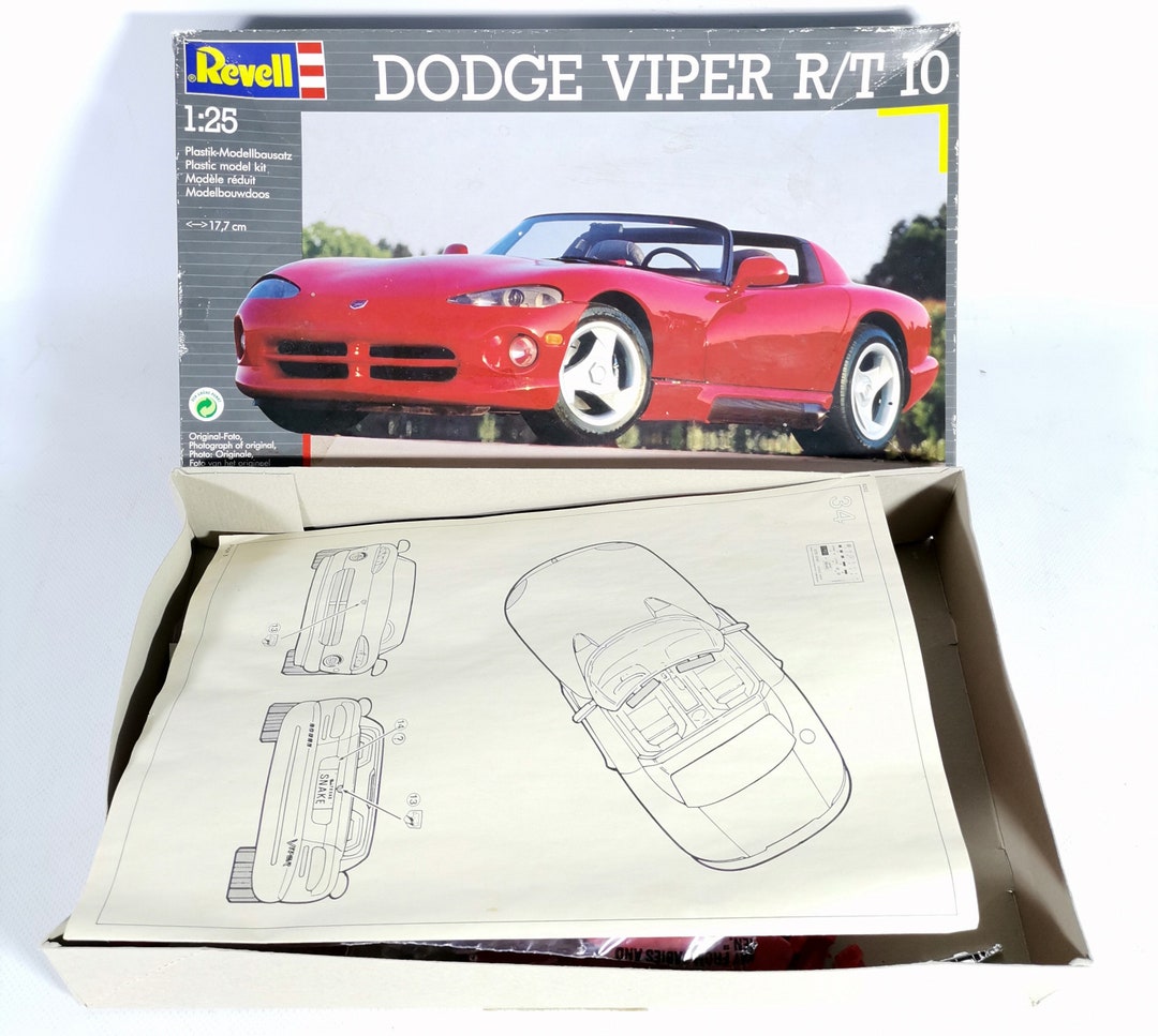 Vintage Construction Model Kit 1/25 Scale Revell Dodge Viper R/T 10 ...