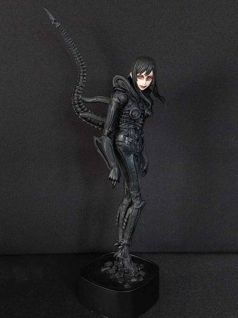 Xenomorph Human Hybrid Sexy Pose Model Figurine Replica HR Giger Alien ...