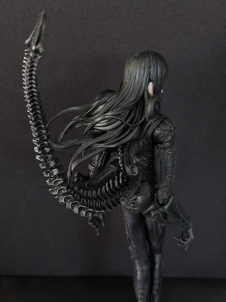 Xenomorph Human Hybrid Sexy Pose Model Figurine Replica HR Giger Alien ...