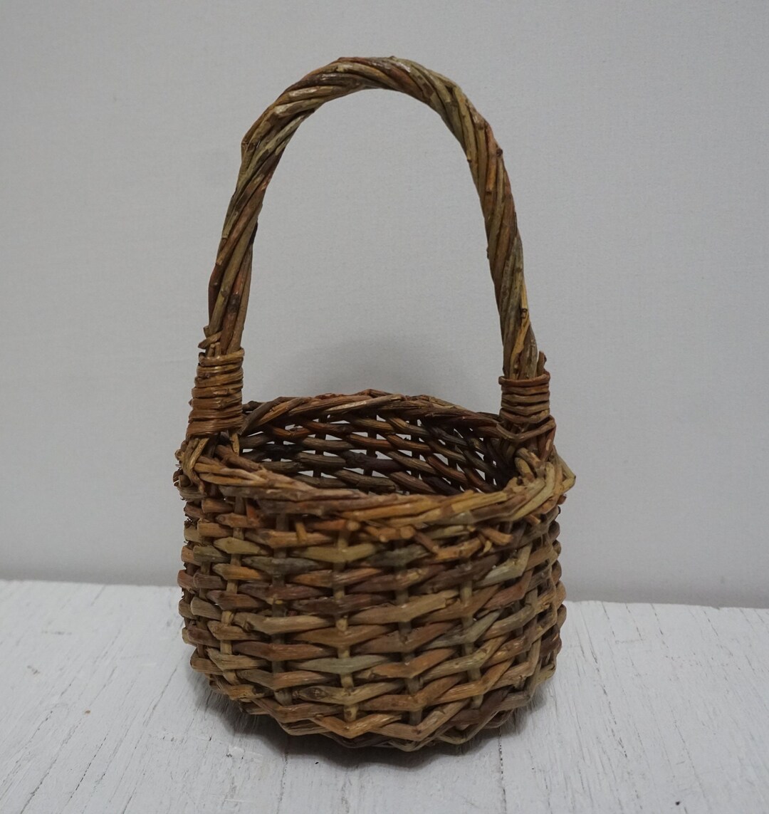 Small Round Grapevine/twig Basket With Side Handles - Etsy