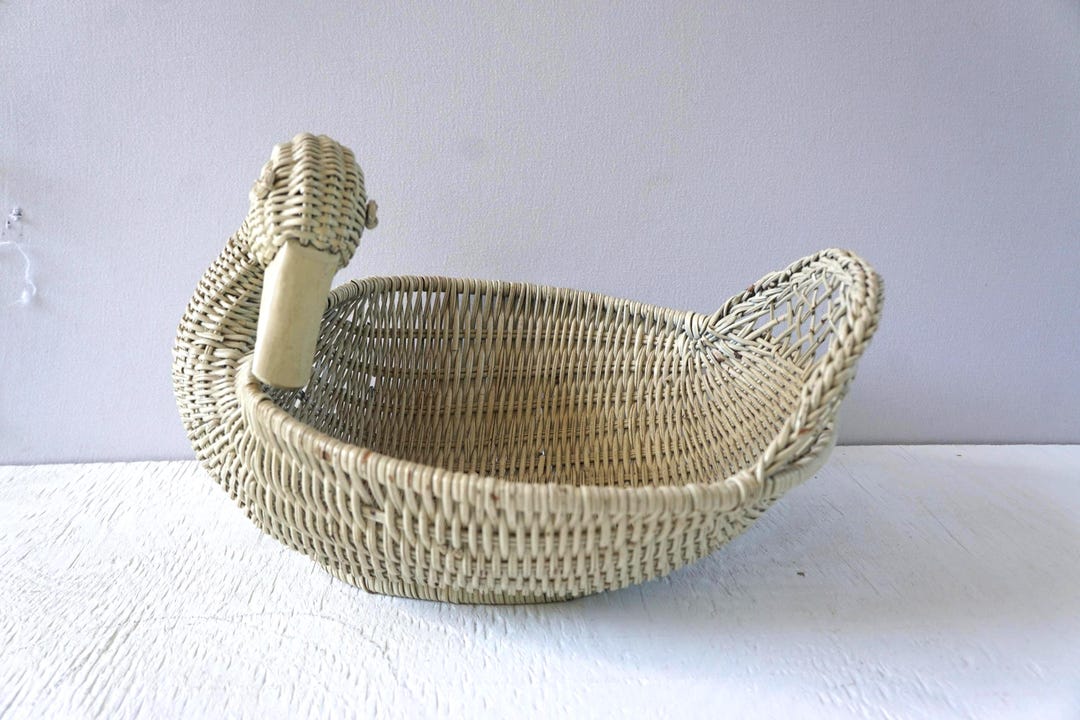 Vintage Wicker Duck/goose Rattan Basket, Farmhouse Kitchen Decor - Etsy