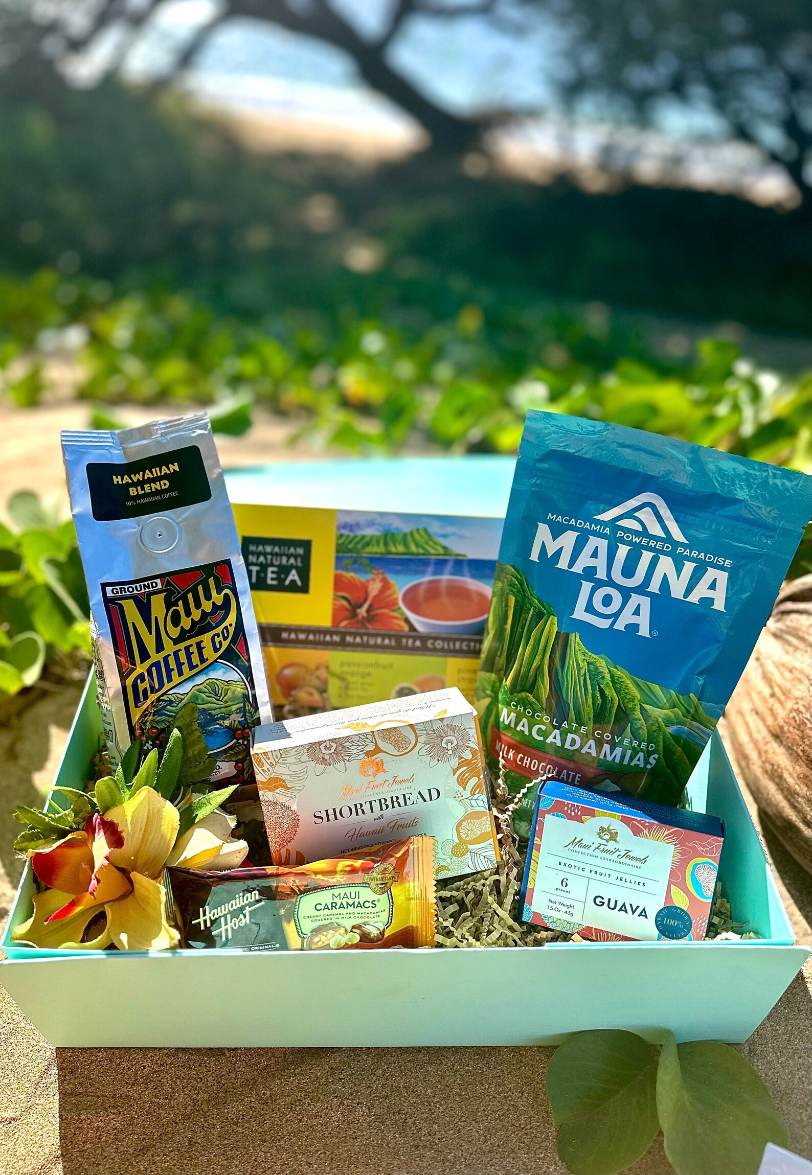 Hawaii Snack Box | Hawaiian Goodie Basket | Coffee and Tea Gift Basket ...