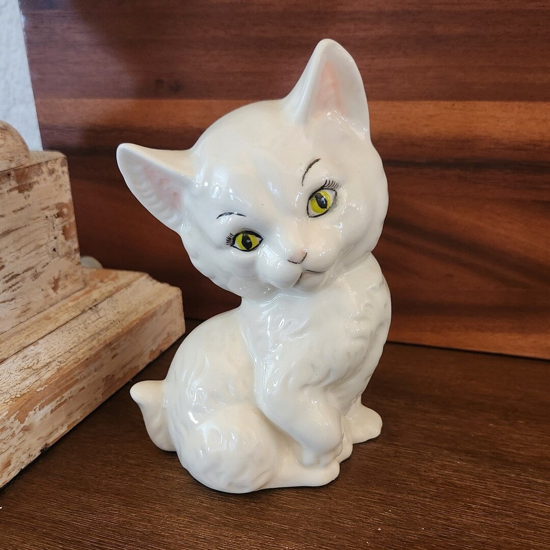 Studio Signed Cat Figurine - Hand Painted and Glazed - Signed DW - for ...