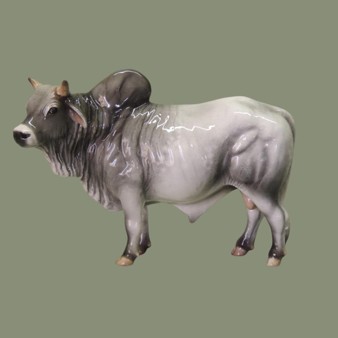 Grey Brahman - Ceramic Figurine - 23cm Long X 17cm High - Cheval ...