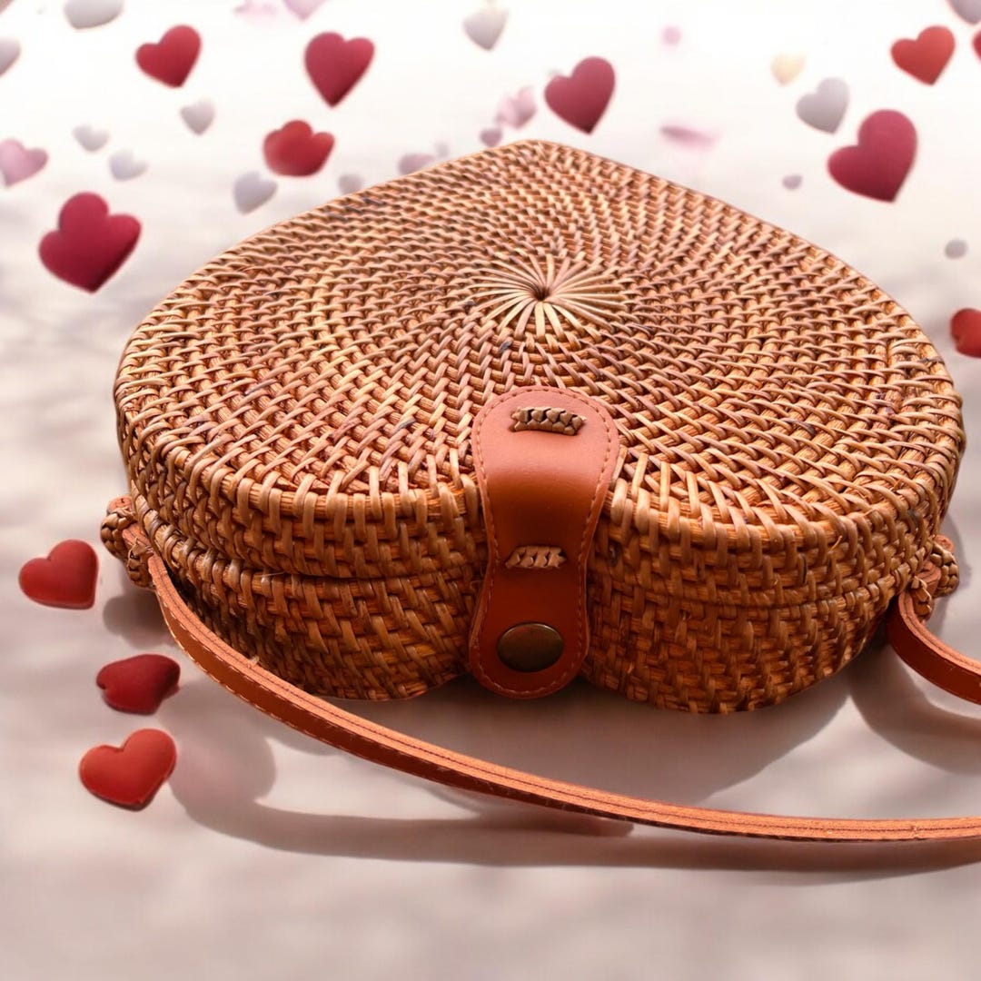 Handwoven Rattan Heart-shaped Crossbody – Trendy. Stylish. Chic. - Etsy