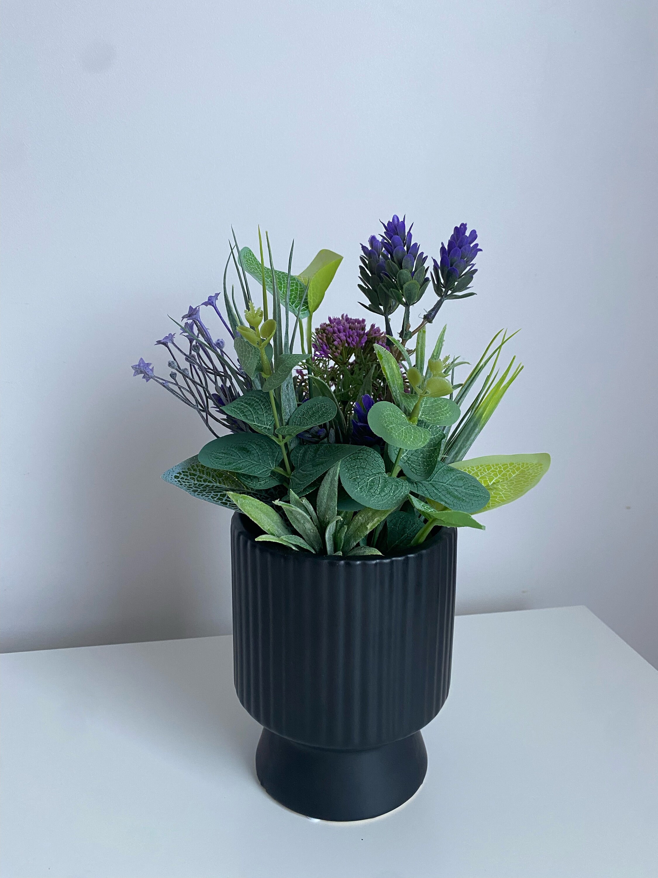 Minimalist Indoor Ceramic Plant Pot With Faux Flower Arrangement ...
