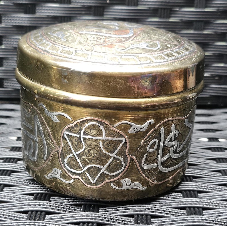 Antique Islamic Middle Eastern Round Lidded Box , Trinket Box , Mamluk ...