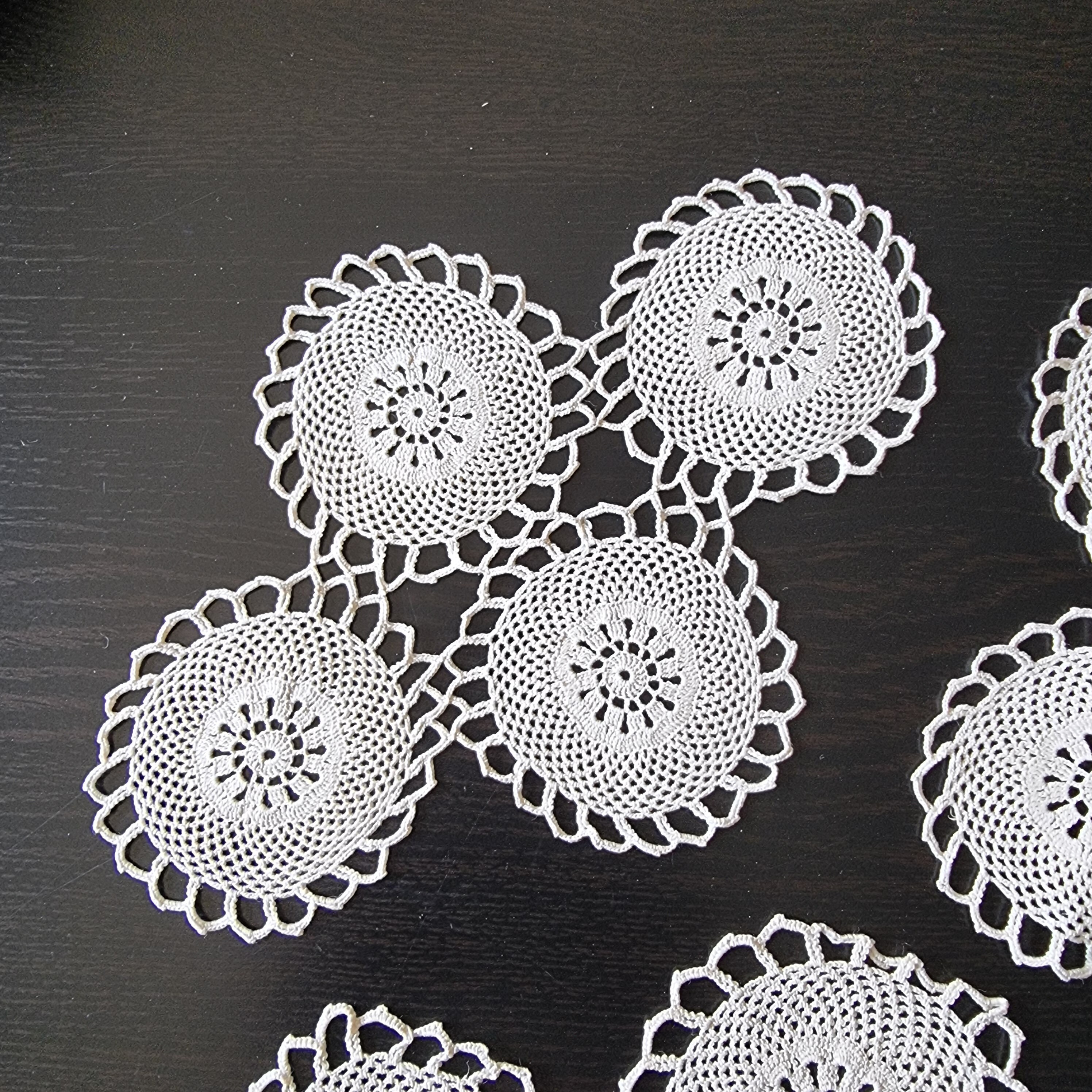 4 Pieces SMALL Size Doilies Rhomboid Shape & Round-flower Design ...