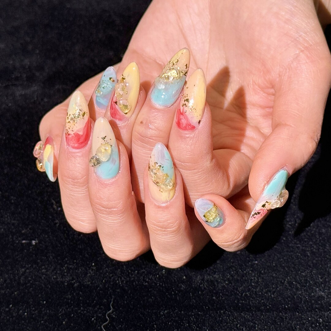 3D Gilded Effect Chinese Style Dopamine Infused Press-on Nails | Short ...