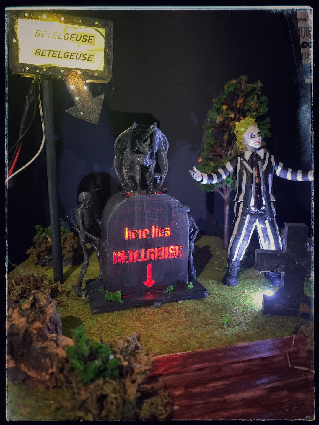 Beetlejuice-diorama - Etsy