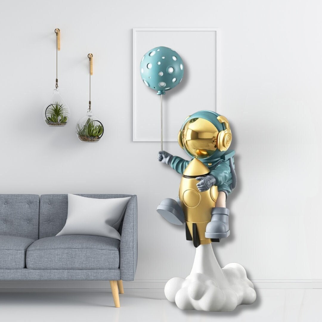 Large Balloon Astronaut Statue Rocket Ship Astronaut Sculpture Cool ...