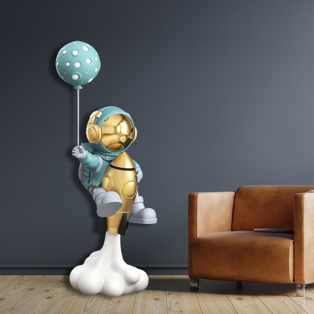 Large Balloon Astronaut Statue Rocket Ship Astronaut Sculpture Cool ...