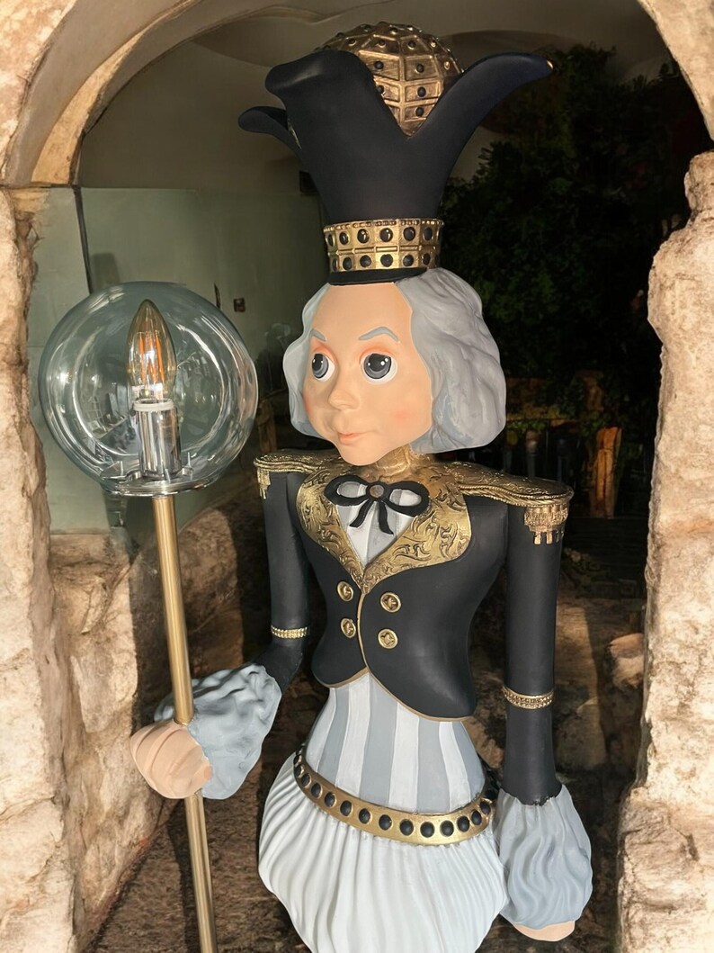 Life Size Nutcracker Floor Lamp, 5.57 Ft Tall Ceramic Nutcracker Statue ...