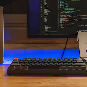 K-series Aluminum Frame Glance Stand Phone Mount for Keychron K Series ...