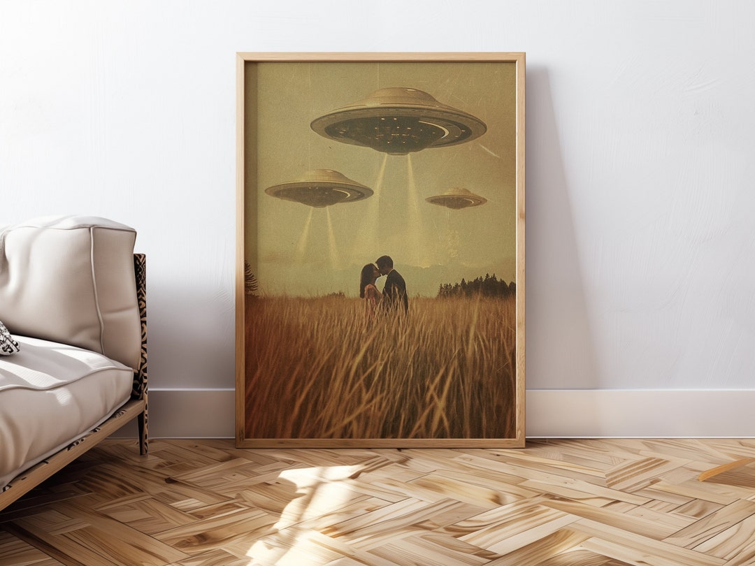 Last Kiss UFO Wall Art Flying Saucer Poster Surreal Wall Art Alien ...