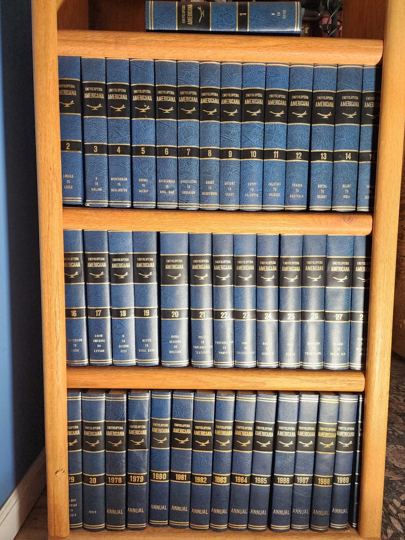 Encyclopedia Americana INTERNATIONAL EDITION Published 1977 by ...