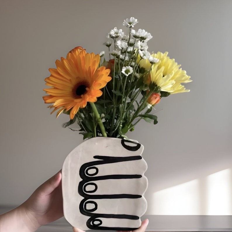 Hand Vase Quirky & Modern Home Decor Creative Resin Hand Shape Vase ...